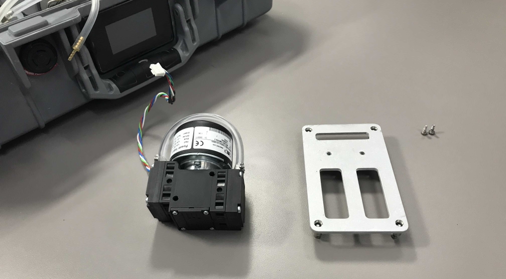 LI-78xx Trace Gas Analyzers | Replacing the pump in LI-78xx Trace Gas ...